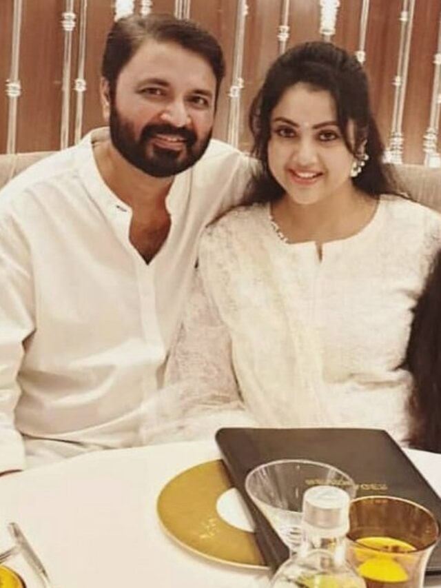 భర్తతో మీనా.. కంట నీరు తెప్పిస్తున్న త్రో బ్యాక్ ఫొటోస్ – NTV Telugu