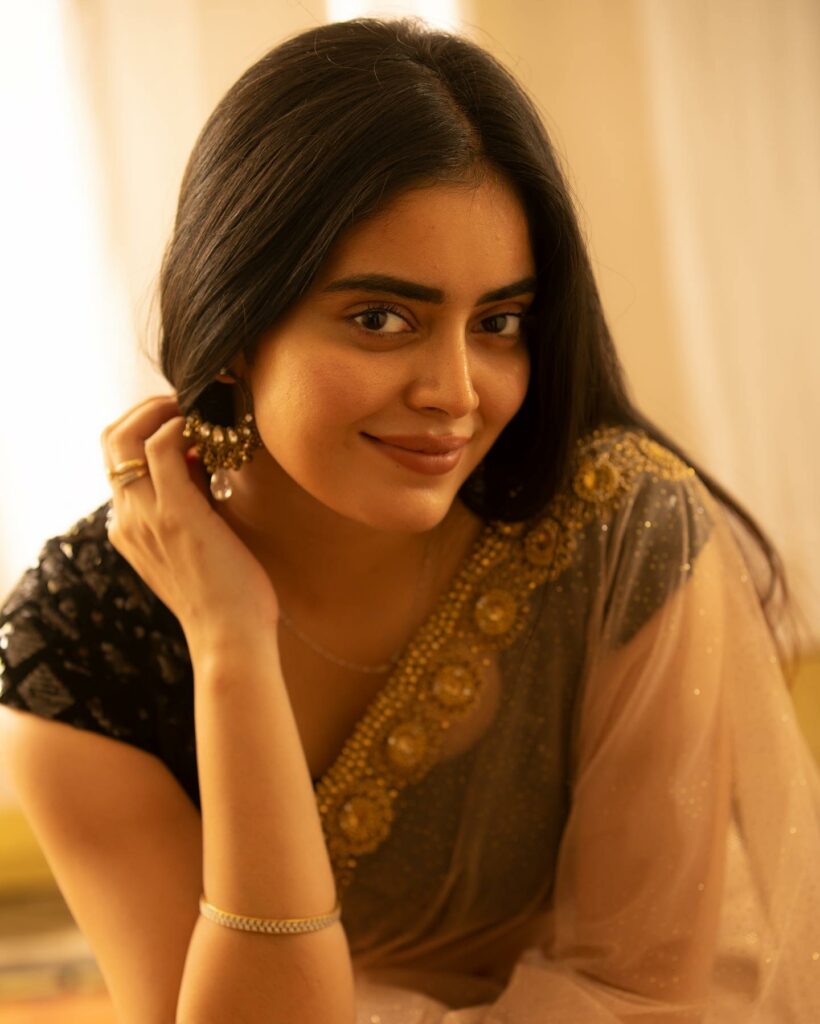 Kushitha Kallapu: చీరకట్టులో కనికట్టు చేస్తున్న బజ్జీల పాప కుషిత - NTV ...