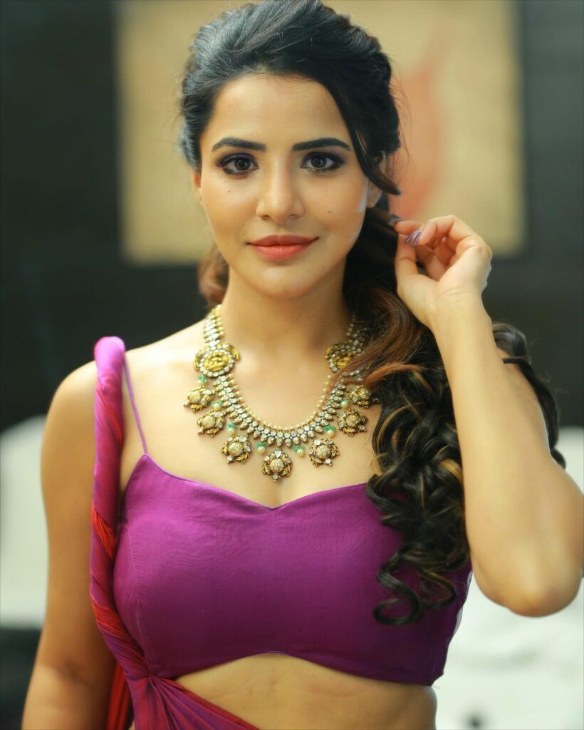 Ashu Reddy: పైట జార్చేసి పరువాల విందిచ్చేసిన జూనియర్ సమంత - NTV Telugu