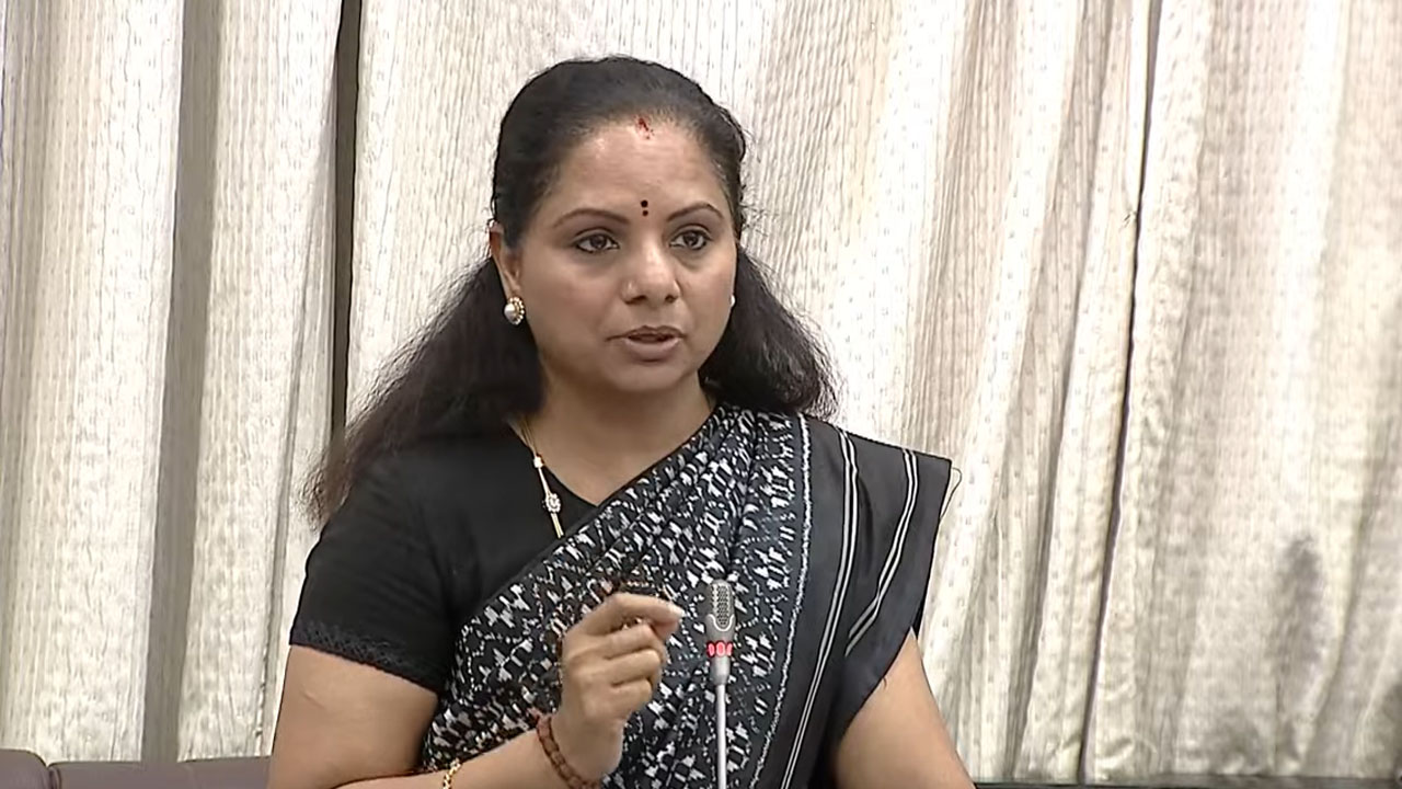 MLC Kavitha said that Congress and BJP MLCs are telling lies repeatedly. - NTV Telugu
