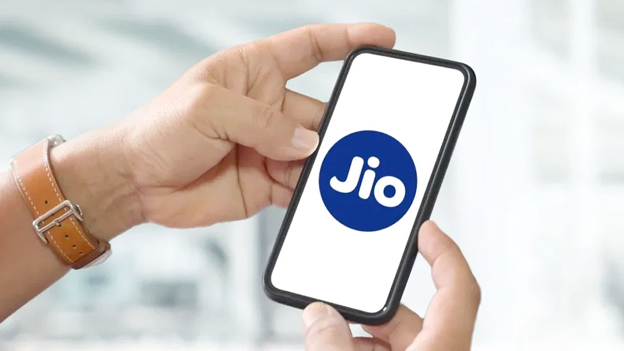 Jio Recharge Offer Launches Rs 2025 New Year Offer with 200 Days Validity and 500GB Data - NTV ...
